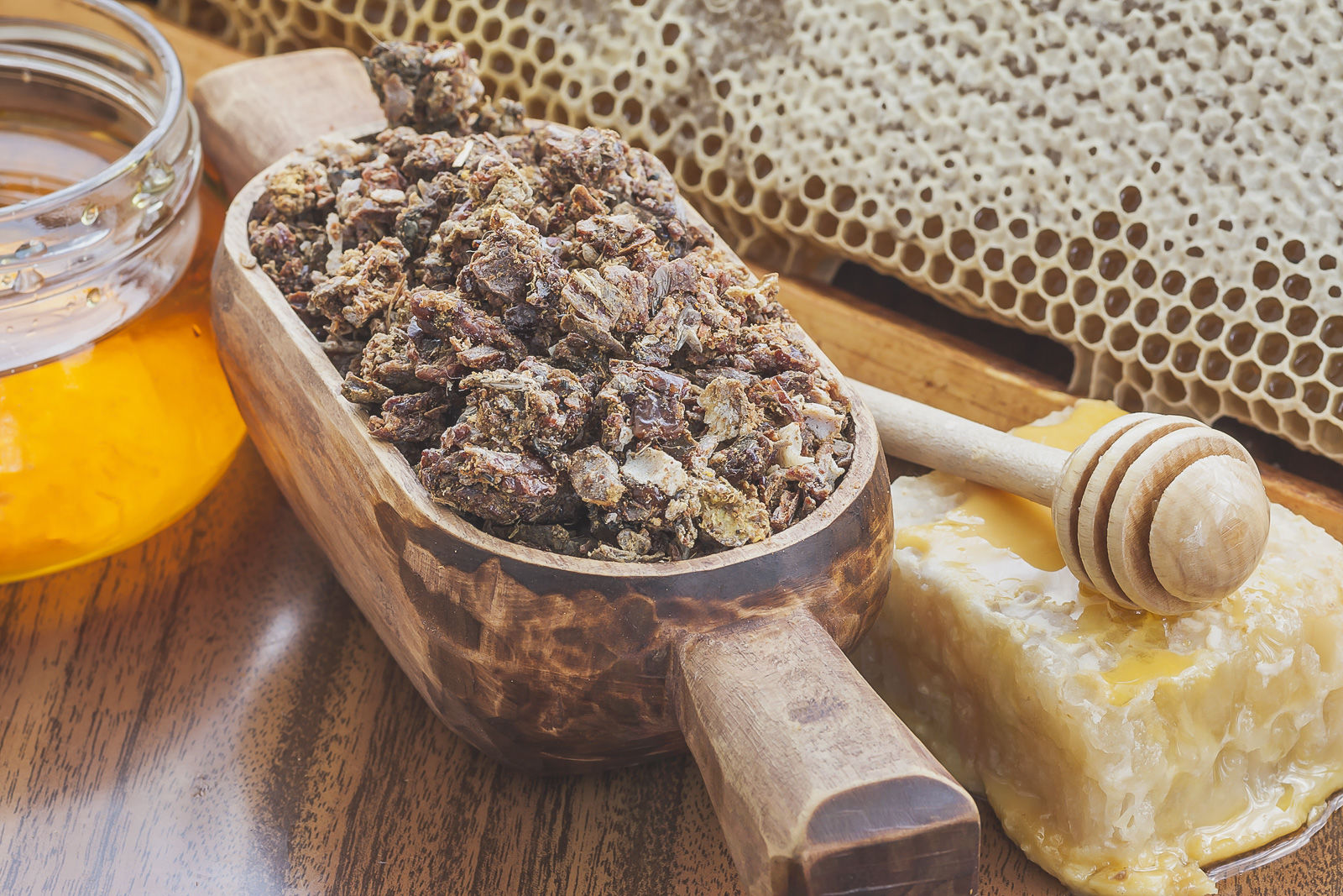 Understanding The Benefits of Propolis – Balqees